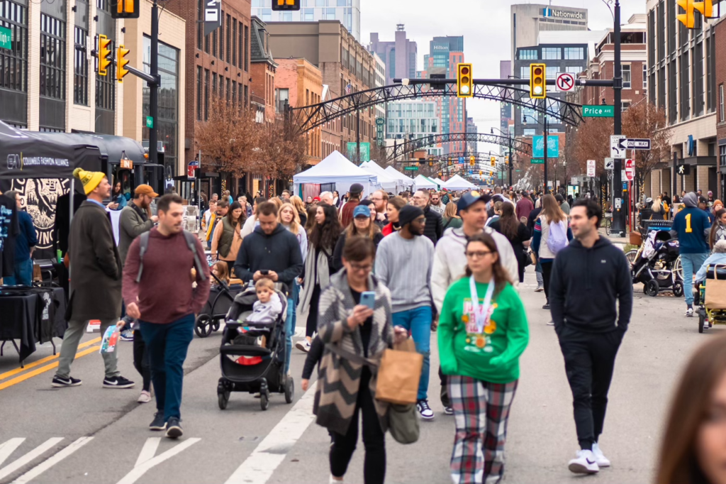 HOLIDAYS IN THE SHORT NORTH ARTS DISTRICT - Short North, Columbus Ohio